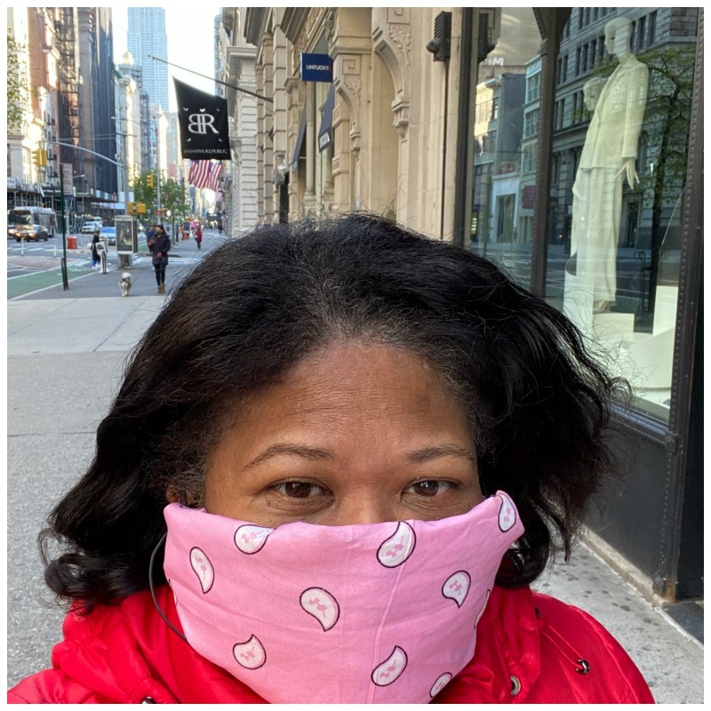 HOW TO MAKE FACE MASKS OUT OF A BANDANA - Linda M. Grant